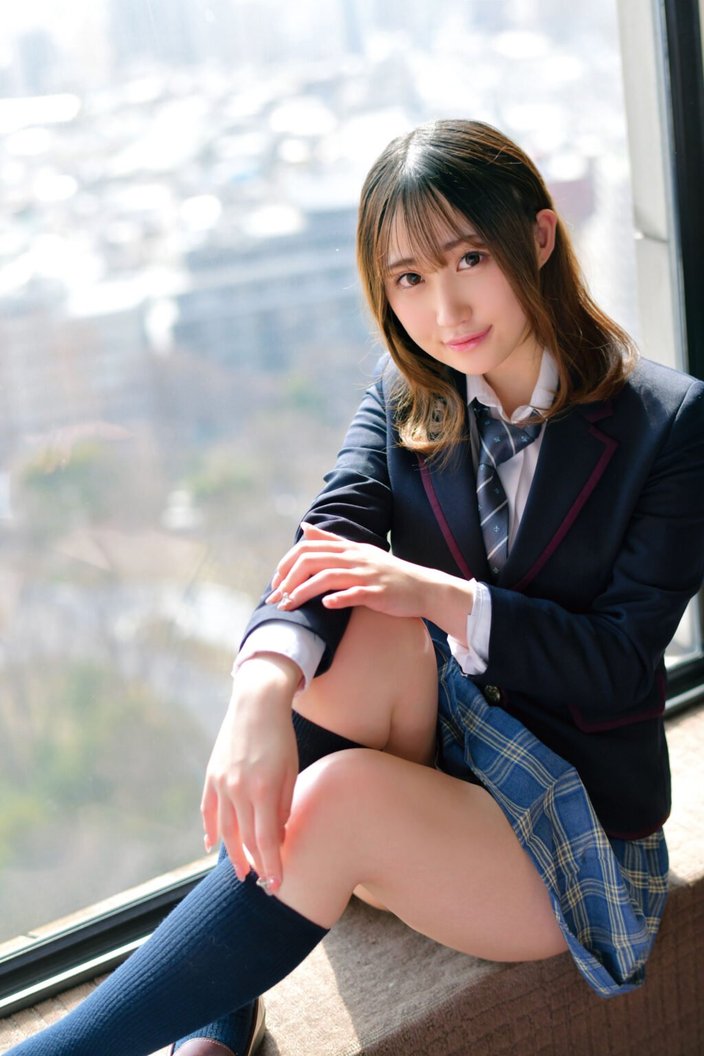 柚希あい 紺色ハイソックスなプリスカ制服画像